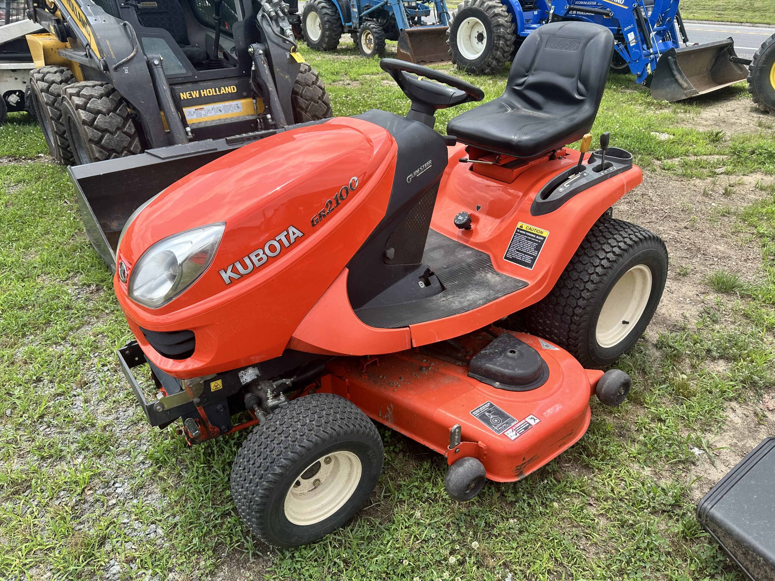 LAWN TRACTOR, KUBOTA GR2100-54 - Kahn Tractor & Equipment, Inc.